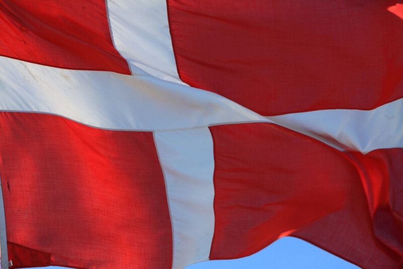 Hvornår skal man tage flaget ned? Se svaret her!